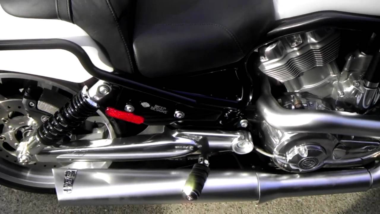 V-Rod Muscle with V&H Slip-Ons, Kuryakyn add-ons - YouTube