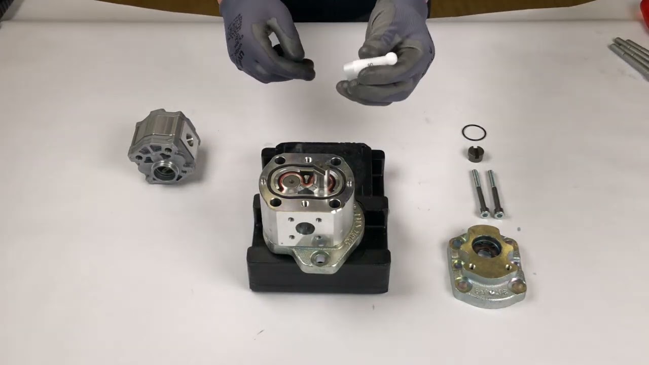 [EN] Bosch Rexroth: External gear pump - CKD - Assembly of a Tandem ...