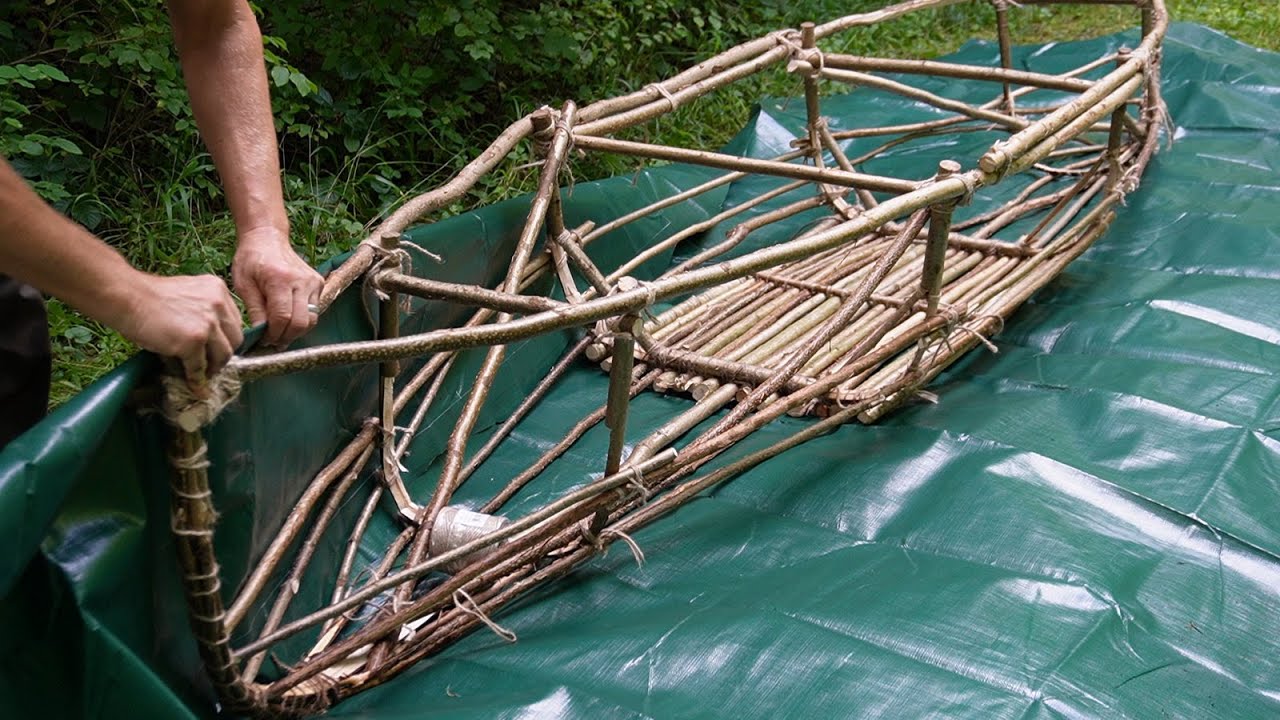 Making a survival CANOE with a pocket knife - Hazelnut, string, DIY ...