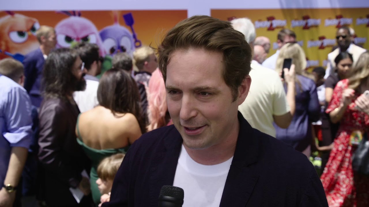 'Angry Birds Movie 2': An Interview with Beck Bennett as 'Hank' - YouTube