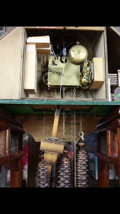 How An Animated Cuckoo Clock Works! - YouTube