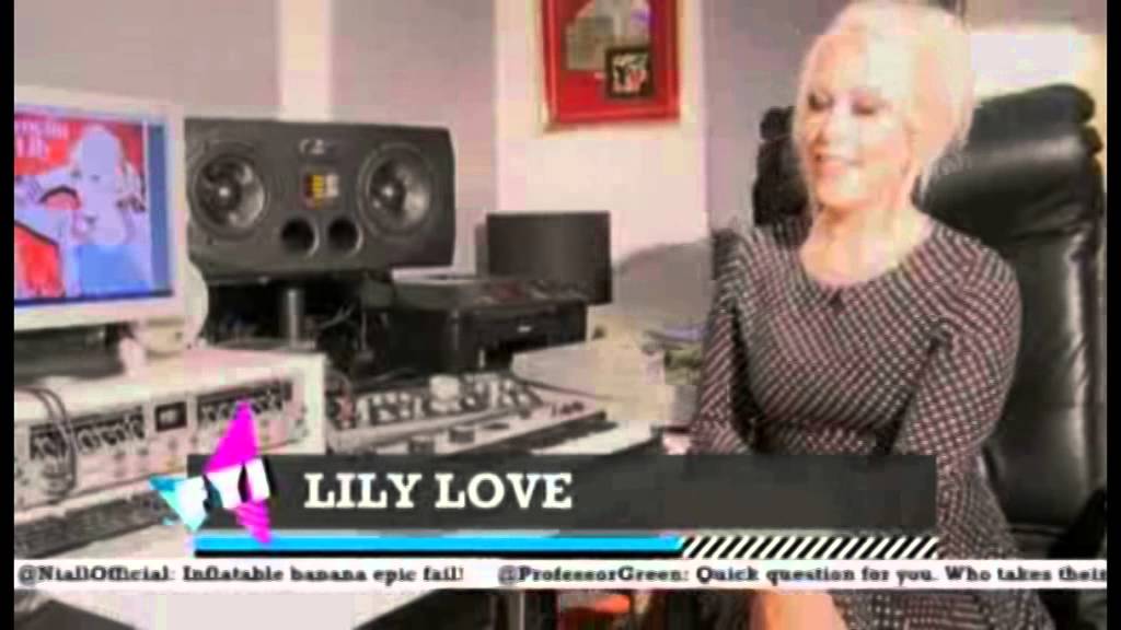 VICK HOPE PRESENTS FYI DAILY (ITV2) 09.08.14 - YouTube