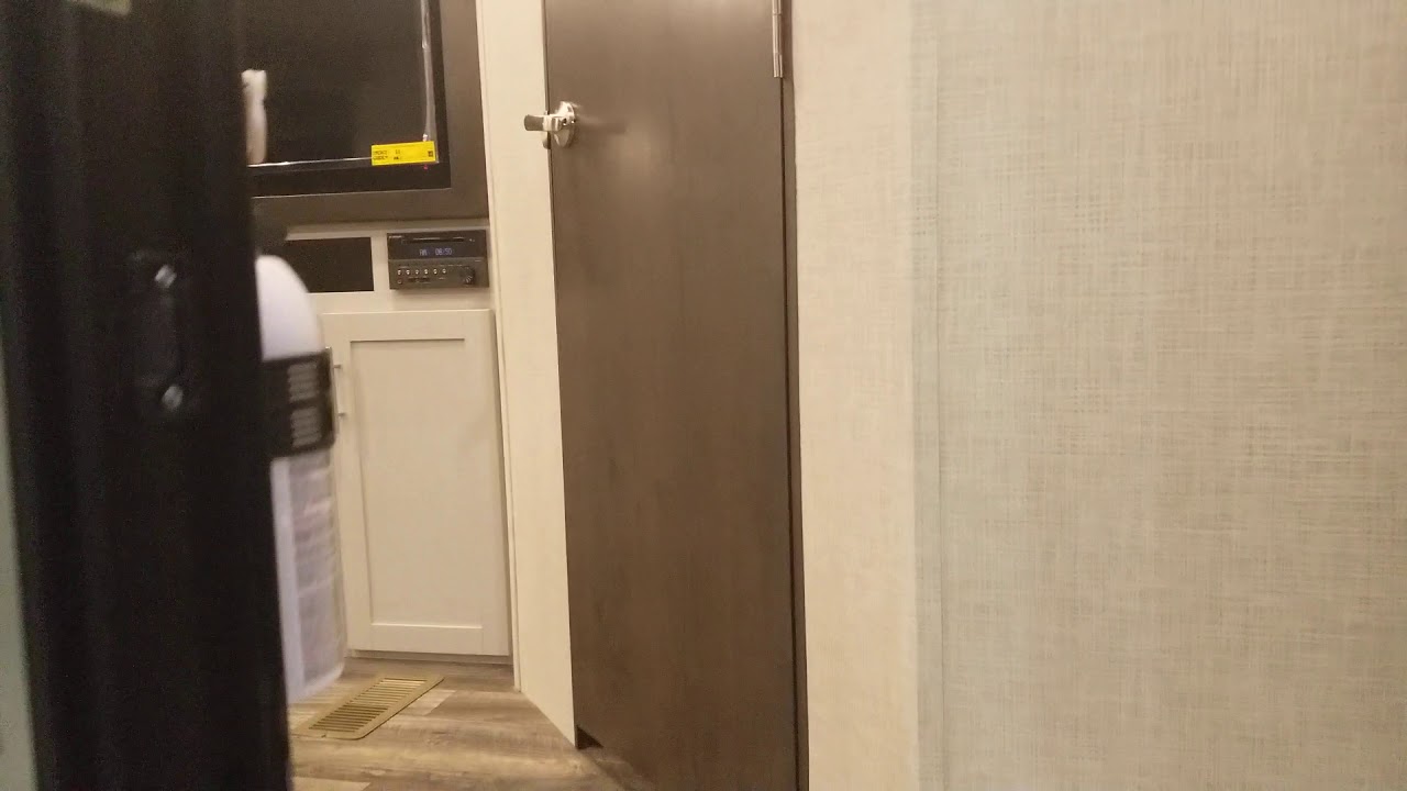 2020 Keystone Bullet Rear Kitchen 258RKS - YouTube