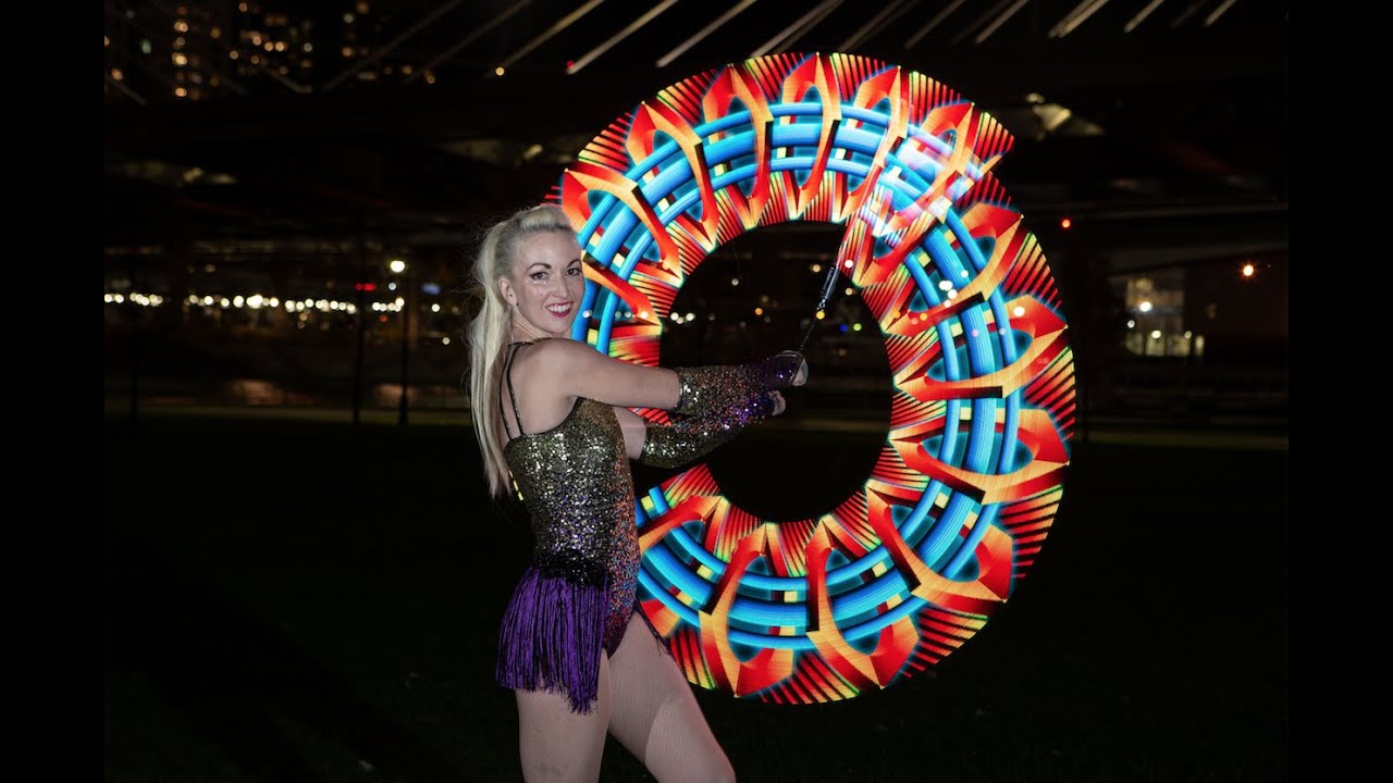 Cirque de Light Visual Poi Performer - YouTube