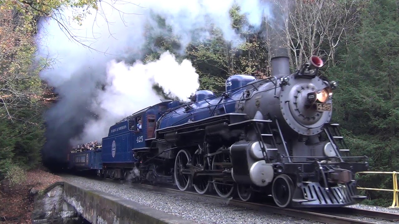 Reading & Northern #425: Fall Foliage Railfan Special - YouTube