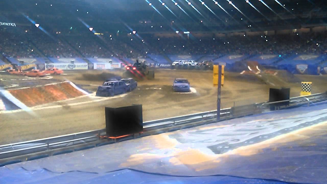 Monster Jam January 2016 Ford Field Detroit Mi(14) - YouTube
