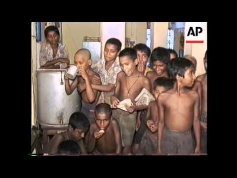 BANGLADESH: DHAKA: STREET CHILDREN - YouTube