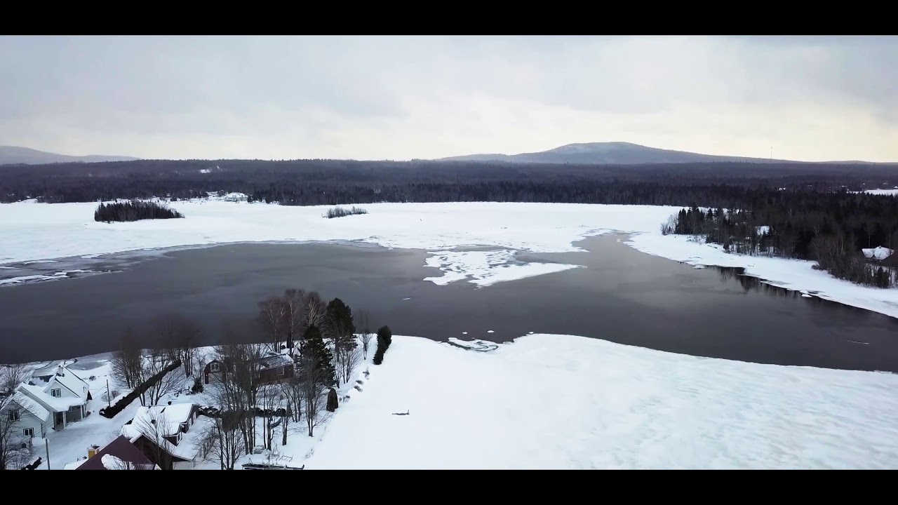 Frozen lake Lac gelé - YouTube
