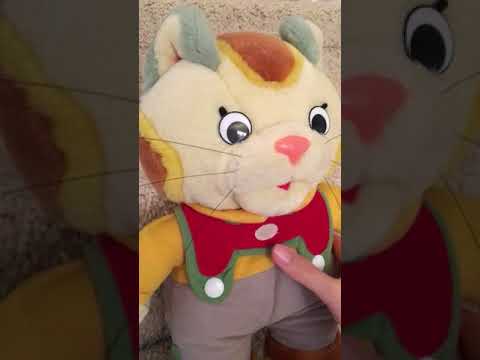 TOMY 1995 Plush Talking Huckle Cat The Busy World of Richard Scarry ...