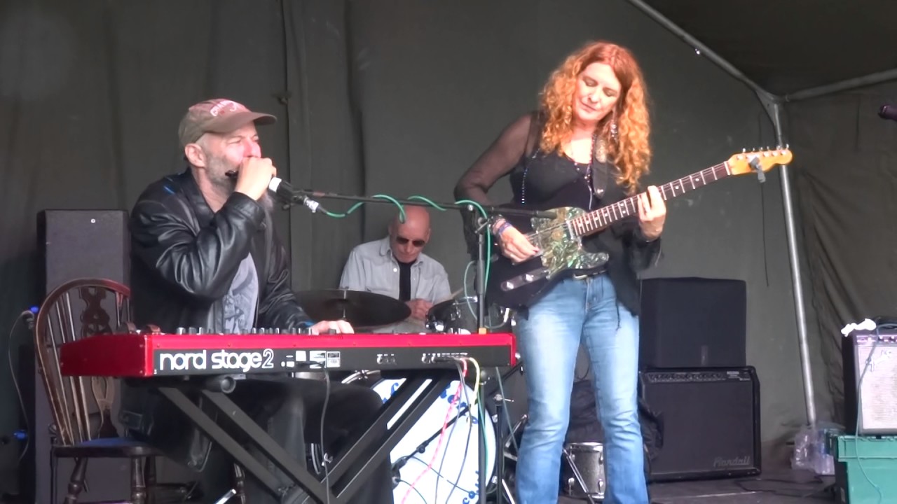 Debbie Bond "Help Me" live @ Gloucester Blues Festival 2017 - YouTube