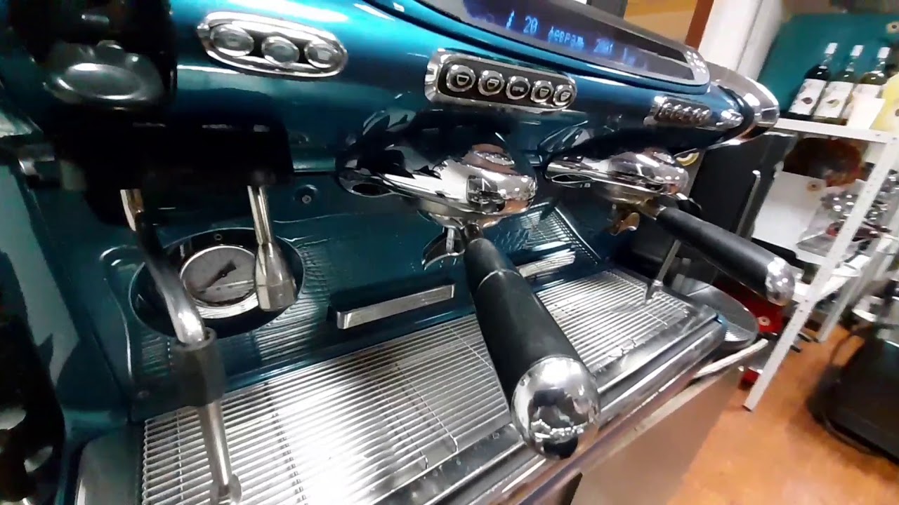 Кофемашина Faema Emblema - YouTube