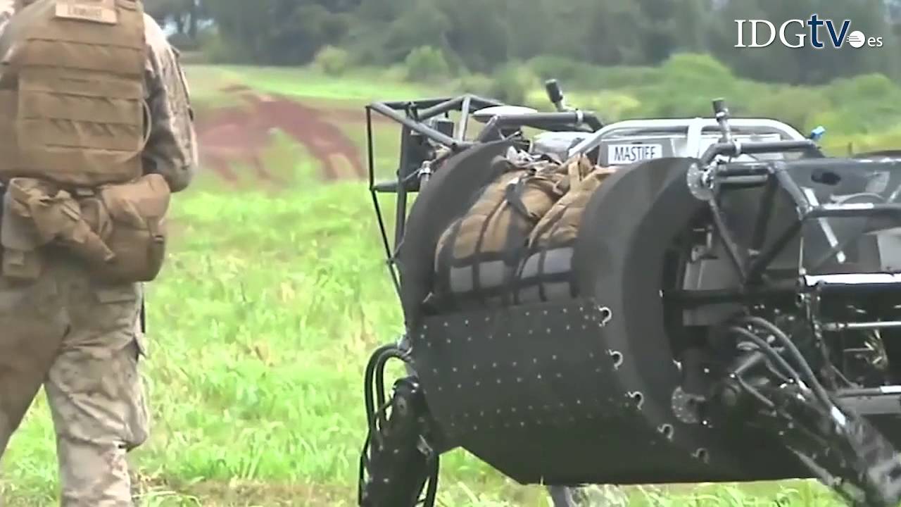 Los robots militares, a un paso del campo de batalla - YouTube