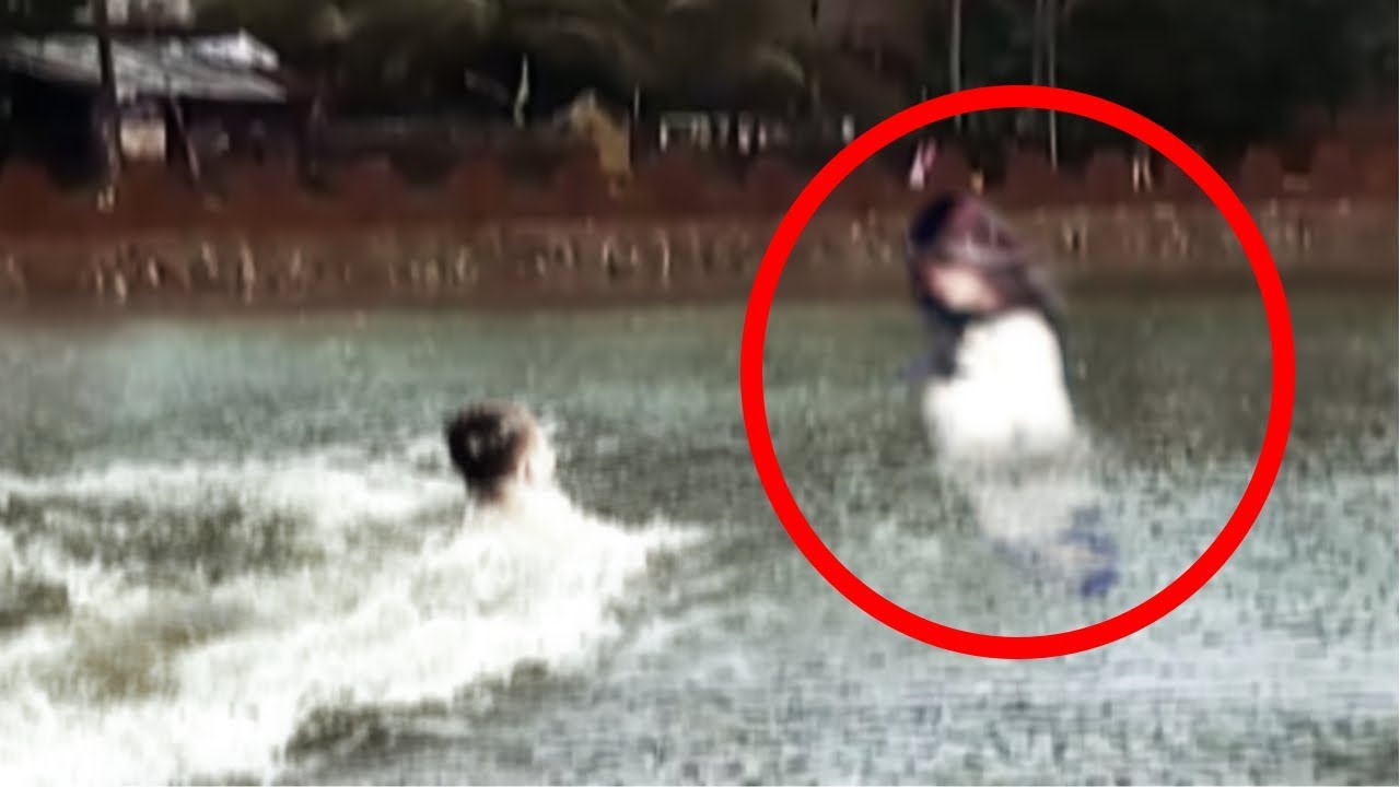 Unnatural Shadow Attack A Man While Swimming Caught On Camera | Top ...