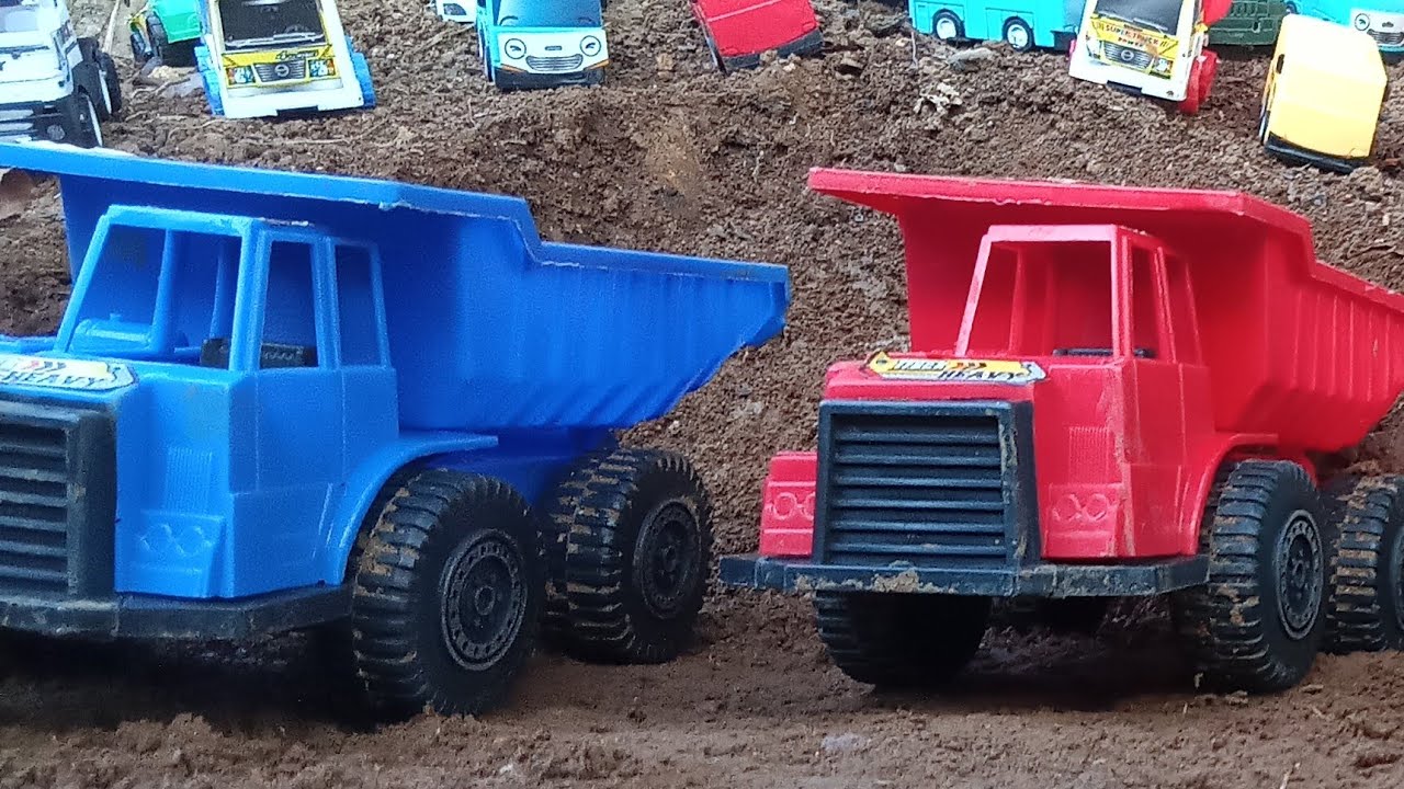 TRUK OLENG JALAN JALAN MUATAN KARDUS - YouTube