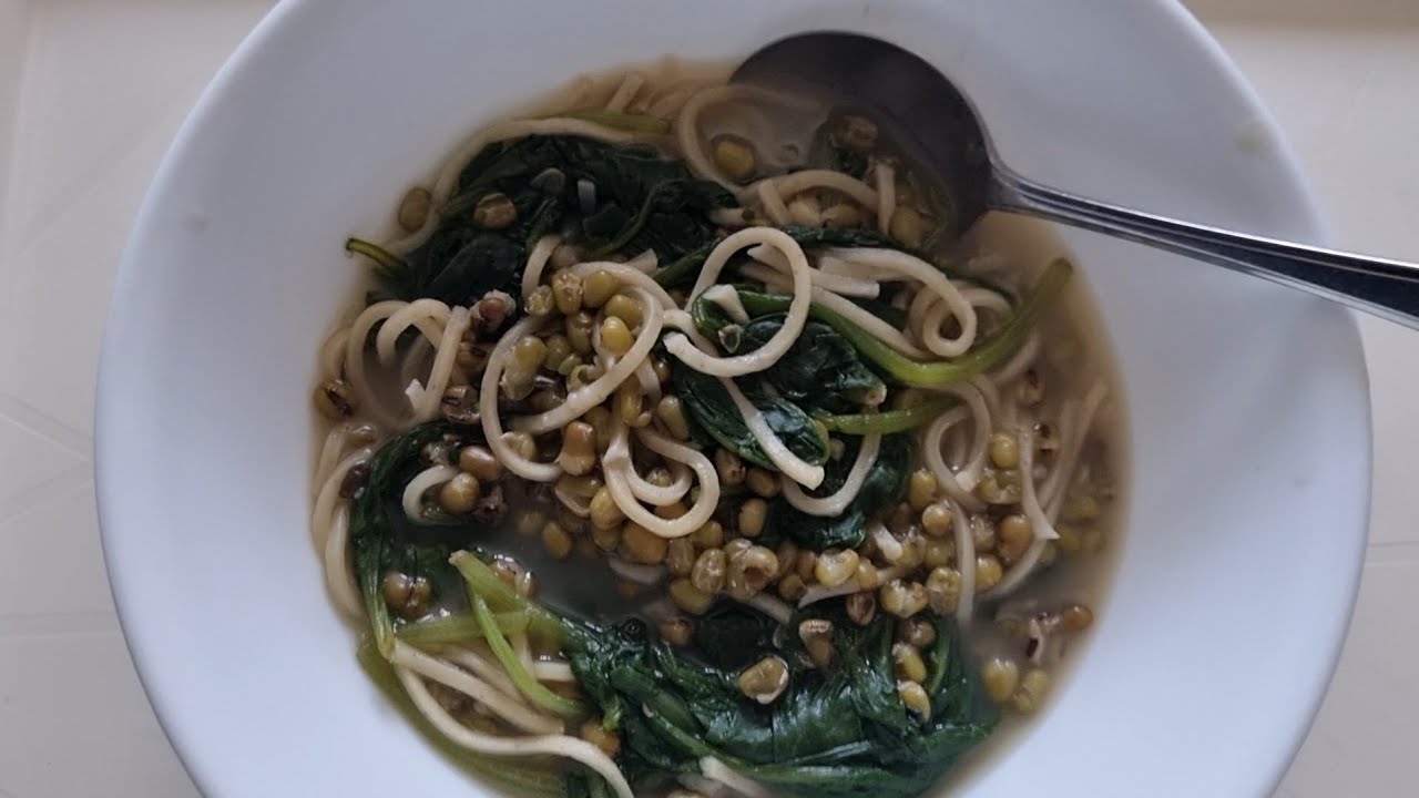Monggo Beans with Spinach and Noodles In a Rice Cooker - YouTube