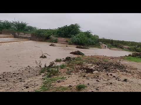 Rain water flowing to Srisailam via Vedavathi River - YouTube