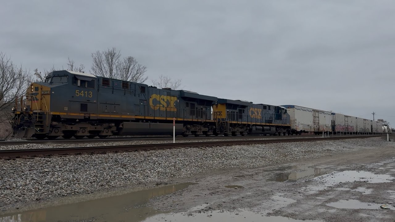 Short CSX train in Cincinnati, Ohio - YouTube