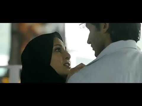 Hint dövüş ustası türbanlı kızı koruyor