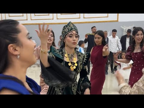 Gelin hanım ve arkadaşları böyle coştu