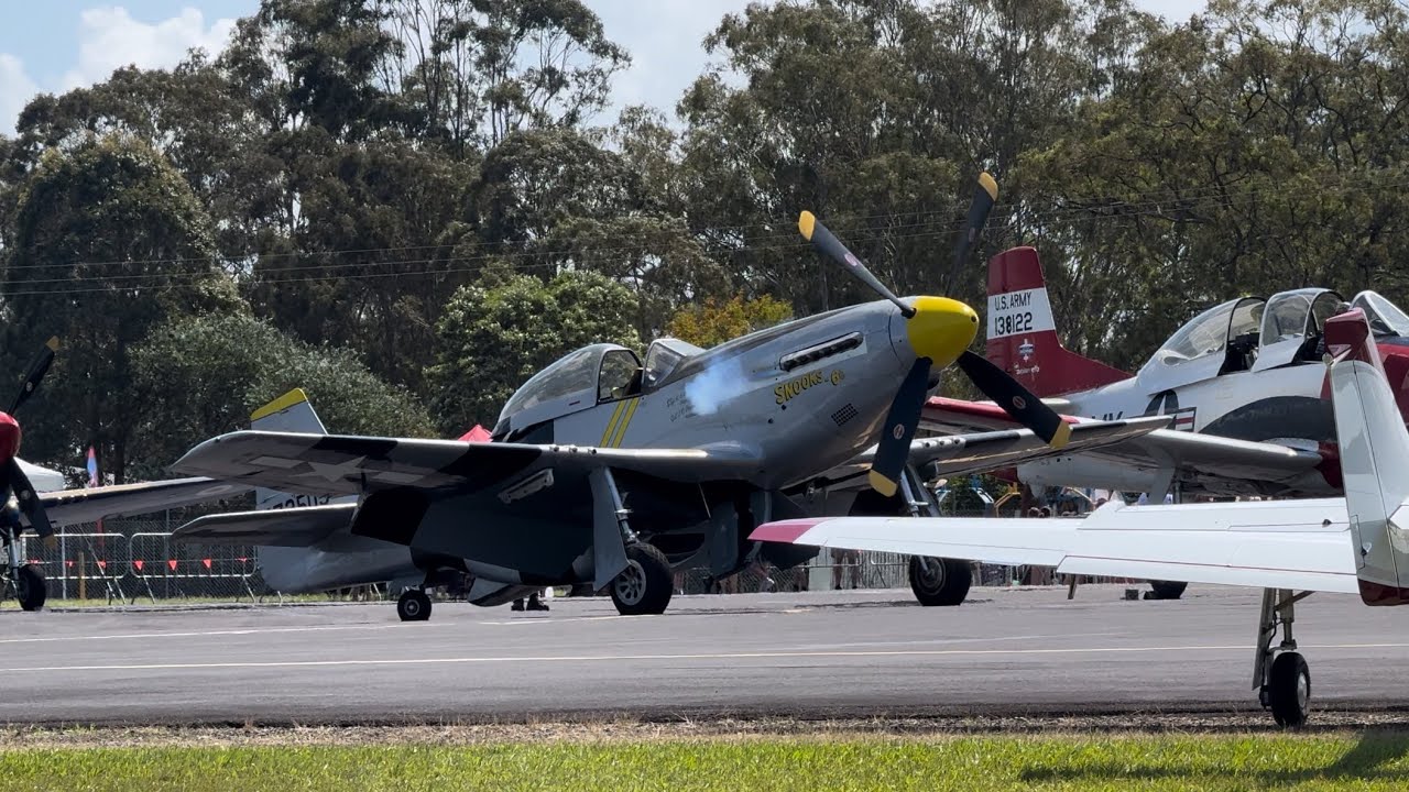 Multiple warbirds firing up compilation - YouTube
