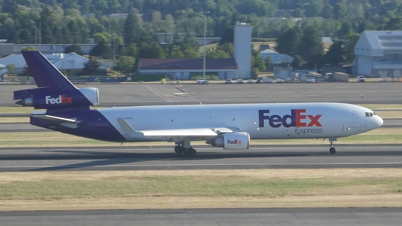 FedEx Express McDonnell Douglas MD-11F [N599FE] Takeoff from PDX - YouTube