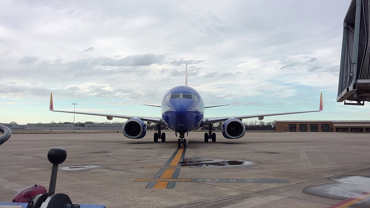Southwest flight 3052 from STL (N407WN) - YouTube