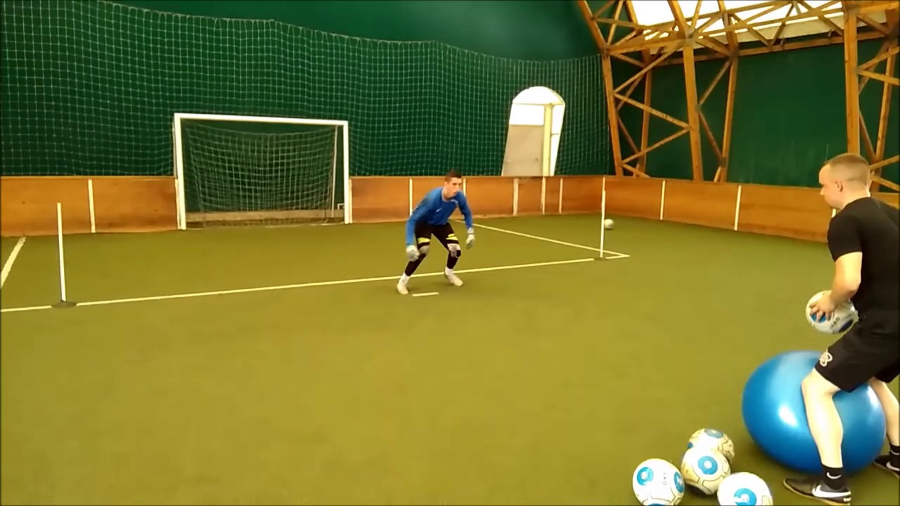 Football goalkeeper training - reaction (part) - YouTube
