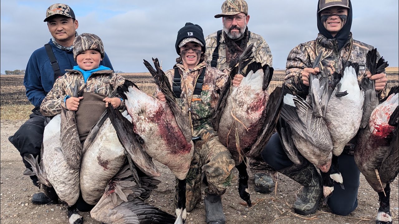 Duck Hunting In Southern Minnesota (GoPro & ShotKam) - YouTube