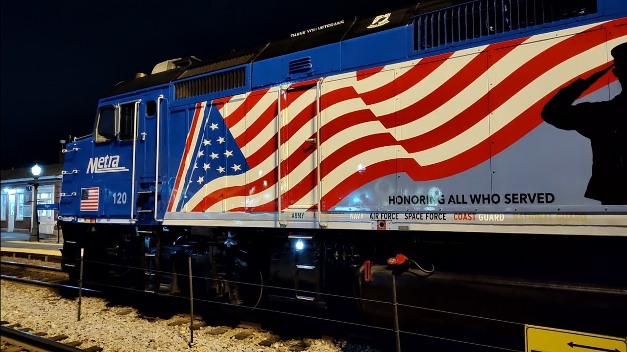 Metra cab-car 8505 east with F40PH-3 120 at Elgin, Illinois on December ...