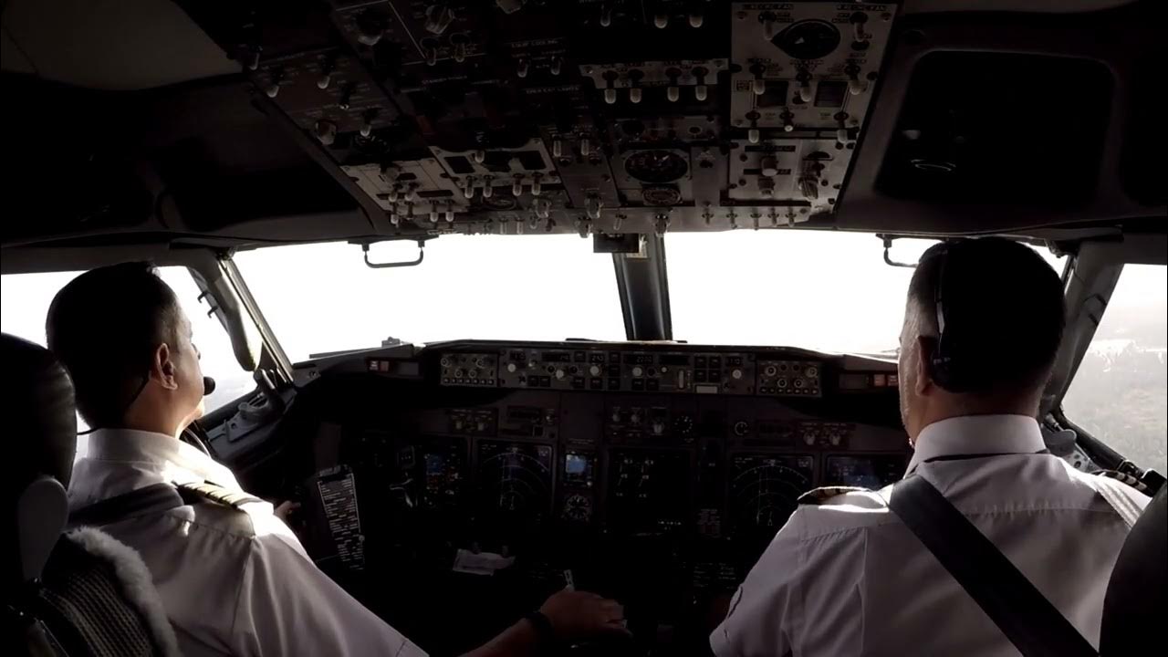 Despegue y aterrizaje desde cabina - YouTube