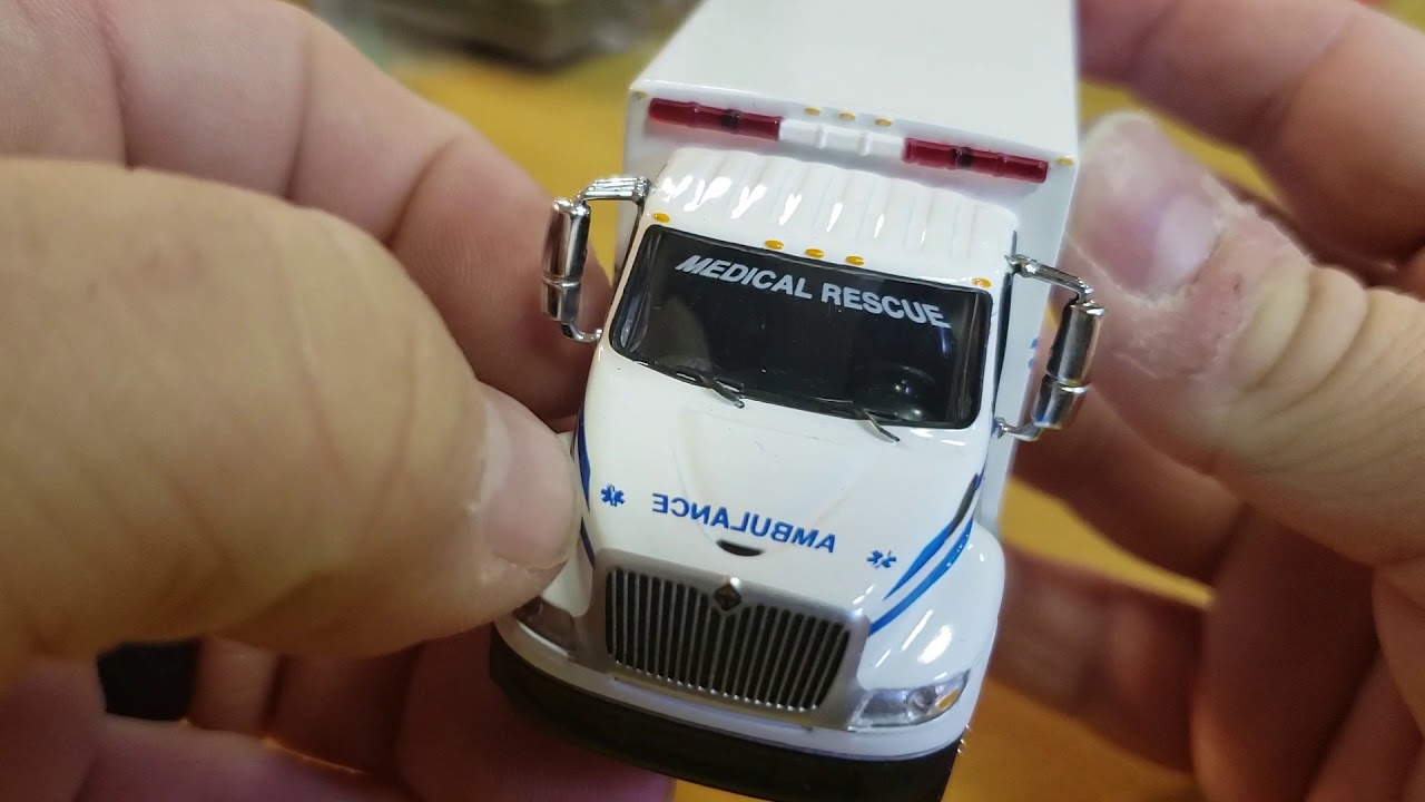 Green light HD trucks Central Park ambulance Medical unit volunteer EMS ...