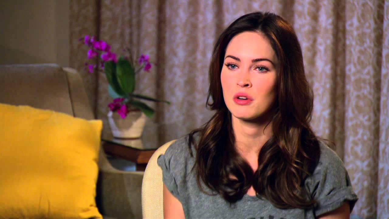 Megan Fox 'This is 40' Interview! - YouTube