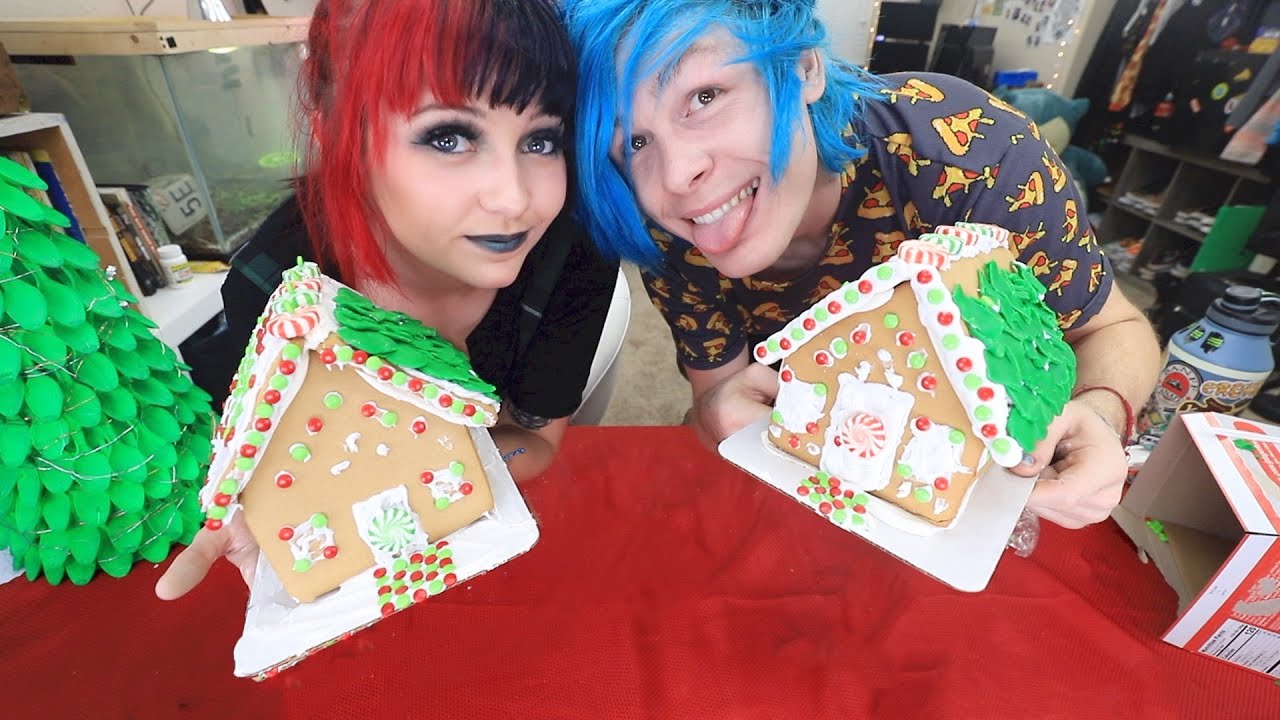 Building gingerbread houses with Robby // Christmas Craft Off - YouTube