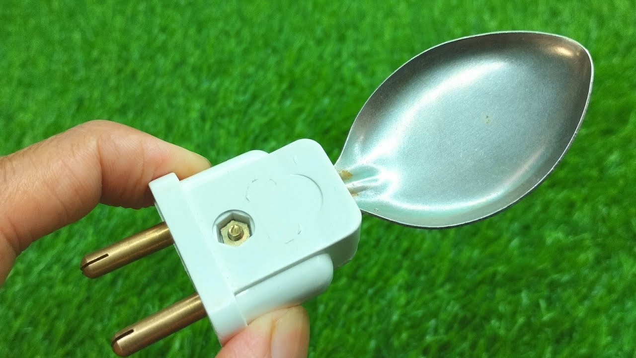 An Experienced Electrician Taught me Only a SPOON and a CABLE - Amazing ...