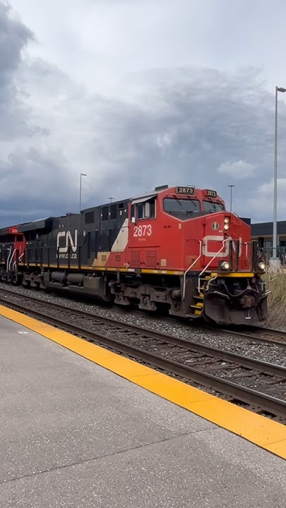 CN 2873 K5H horn salute - YouTube