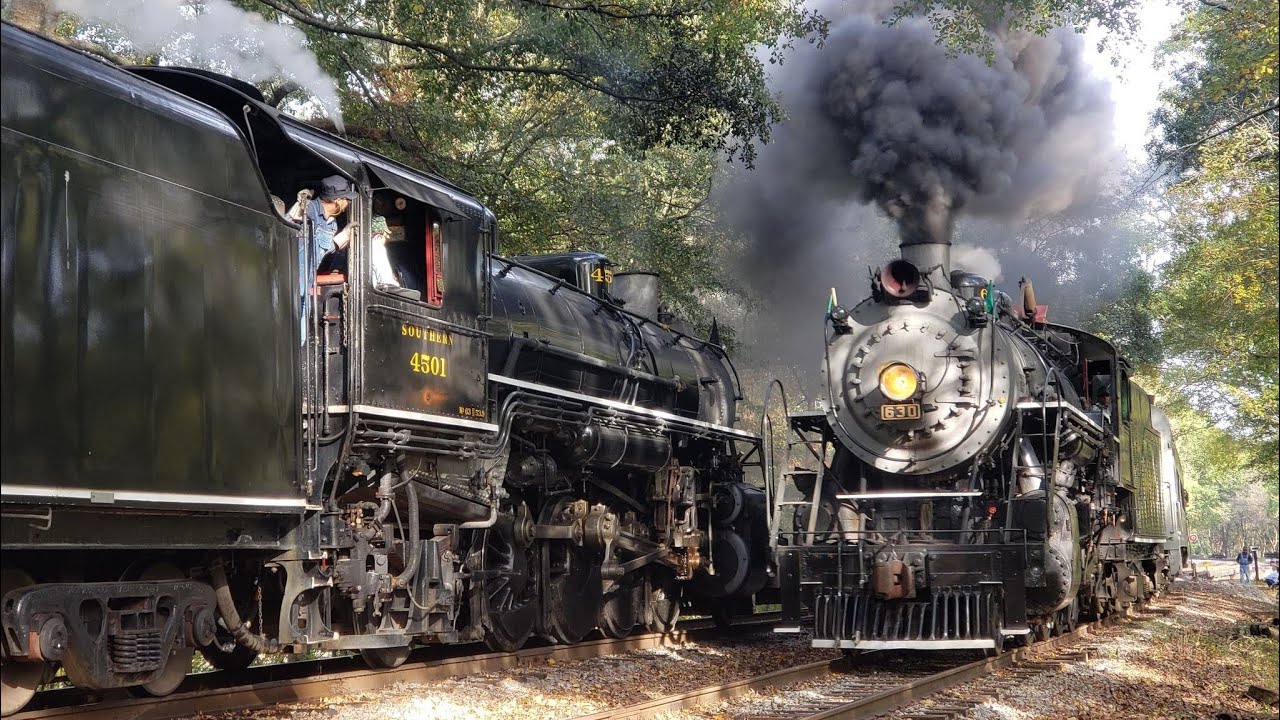 SOU 630 and SOU 4501 Meet at McCarty Siding - YouTube