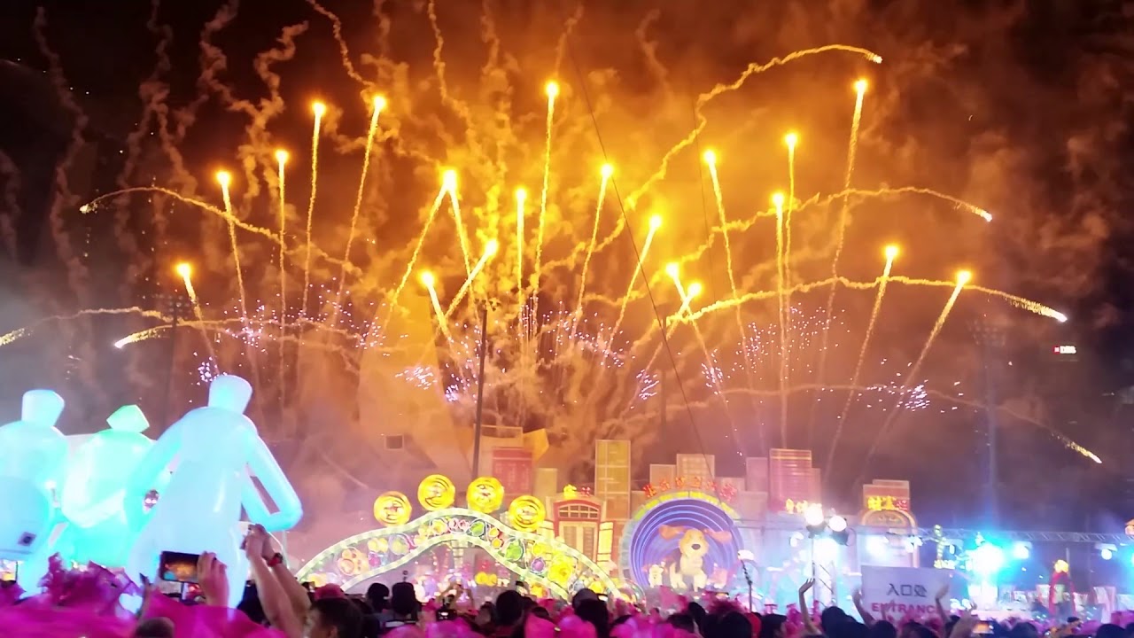 Chingay 2018 - Chingay Fireworks 10of10 [HD] - YouTube