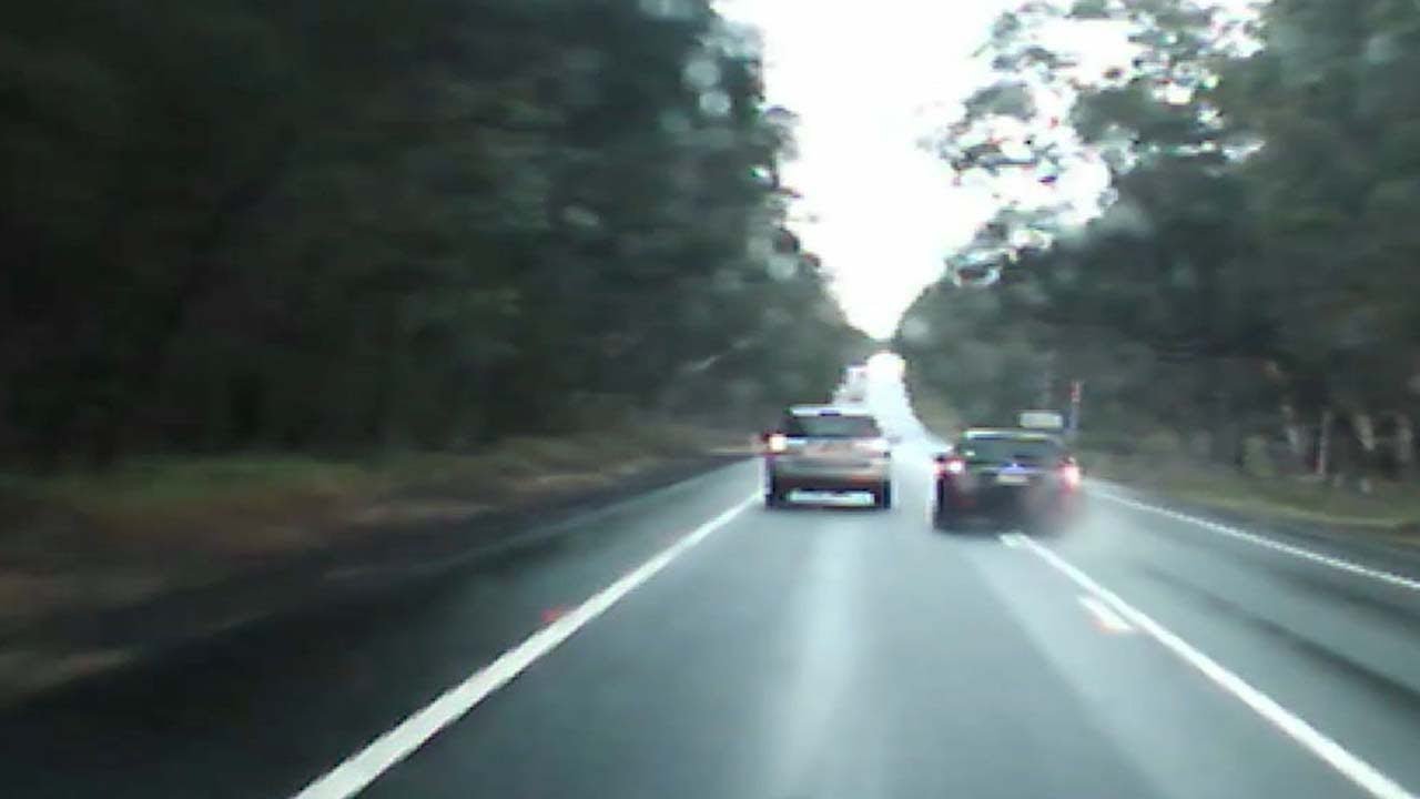 Erratic Driver Dangerously Overtakes - YouTube