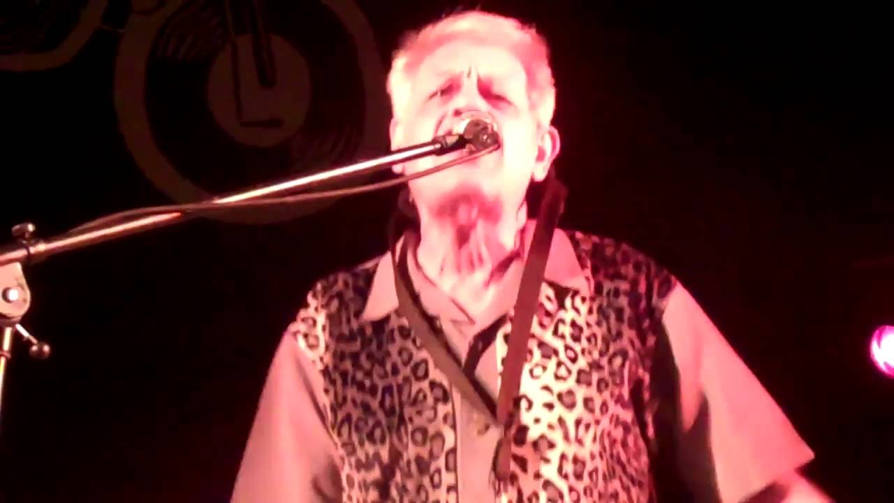Roddy Jackson. Moose on the loose - YouTube