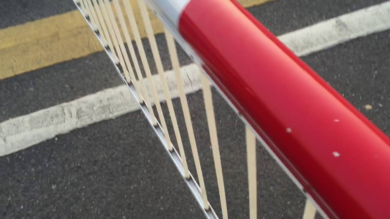 Polegate level crossing *unusual alarm* - YouTube