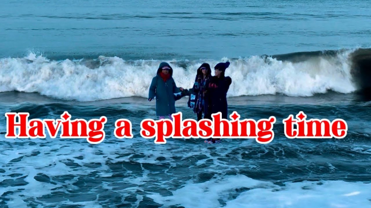 Having a splashing time. - YouTube