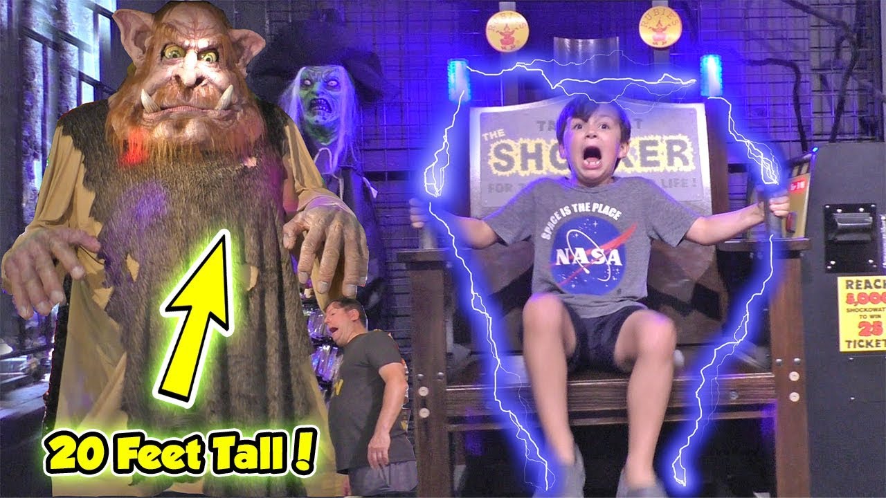 Best Halloween Animatronics Store EVER - Rubies Flagship VIP Store Tour ...