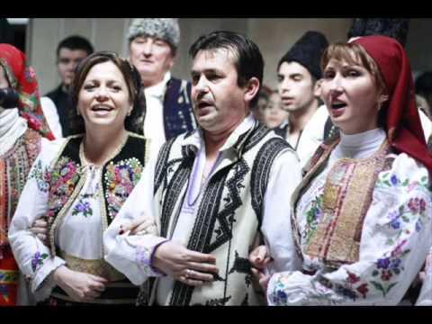 Colind traditional din zona Poiana Marului Brasov - YouTube