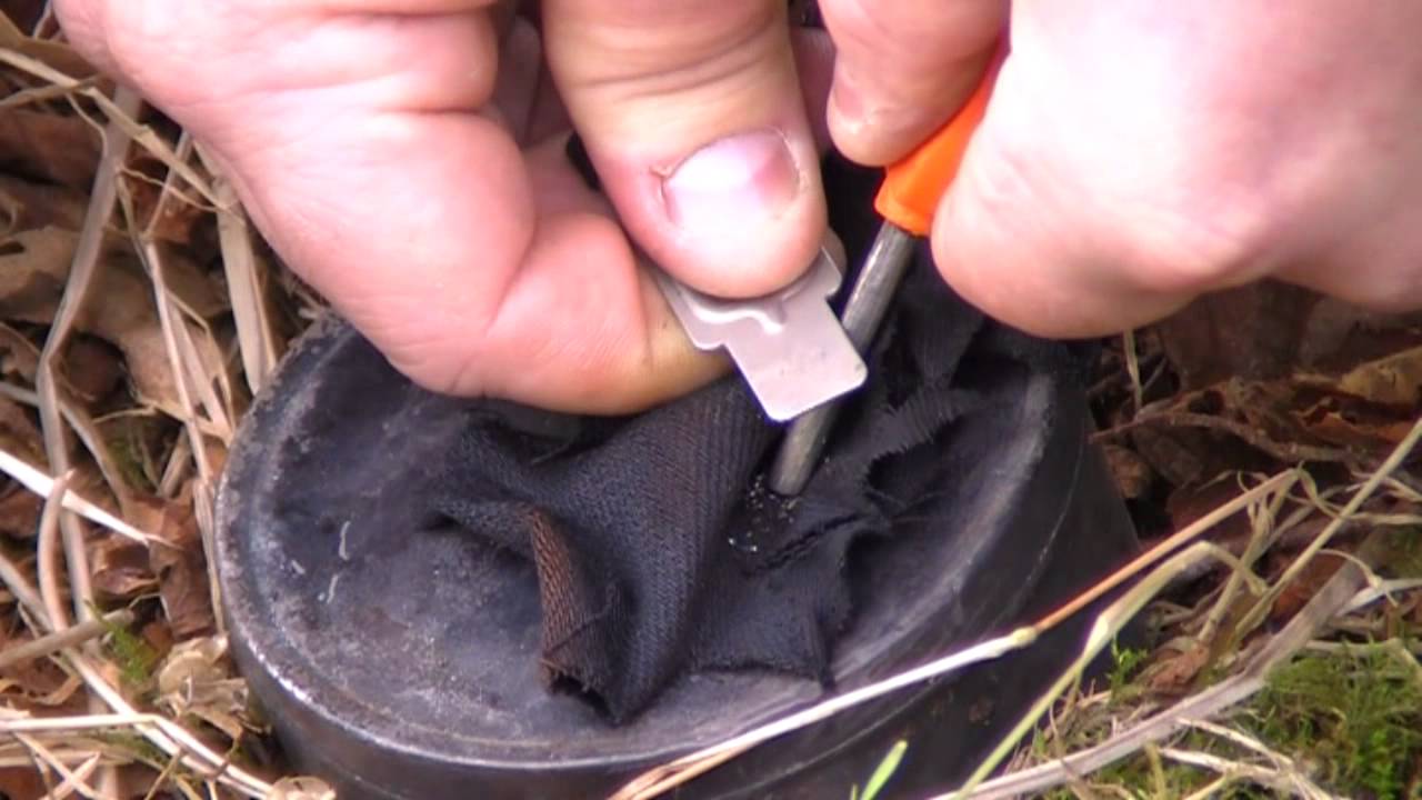 How to use a Firesteel - YouTube