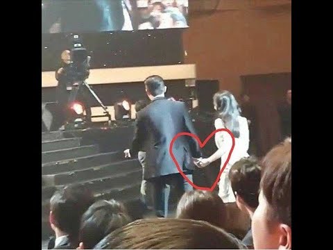 Park Seo Joon & Kim Ji Won Holding Hand at KBS Drama Awards 2017