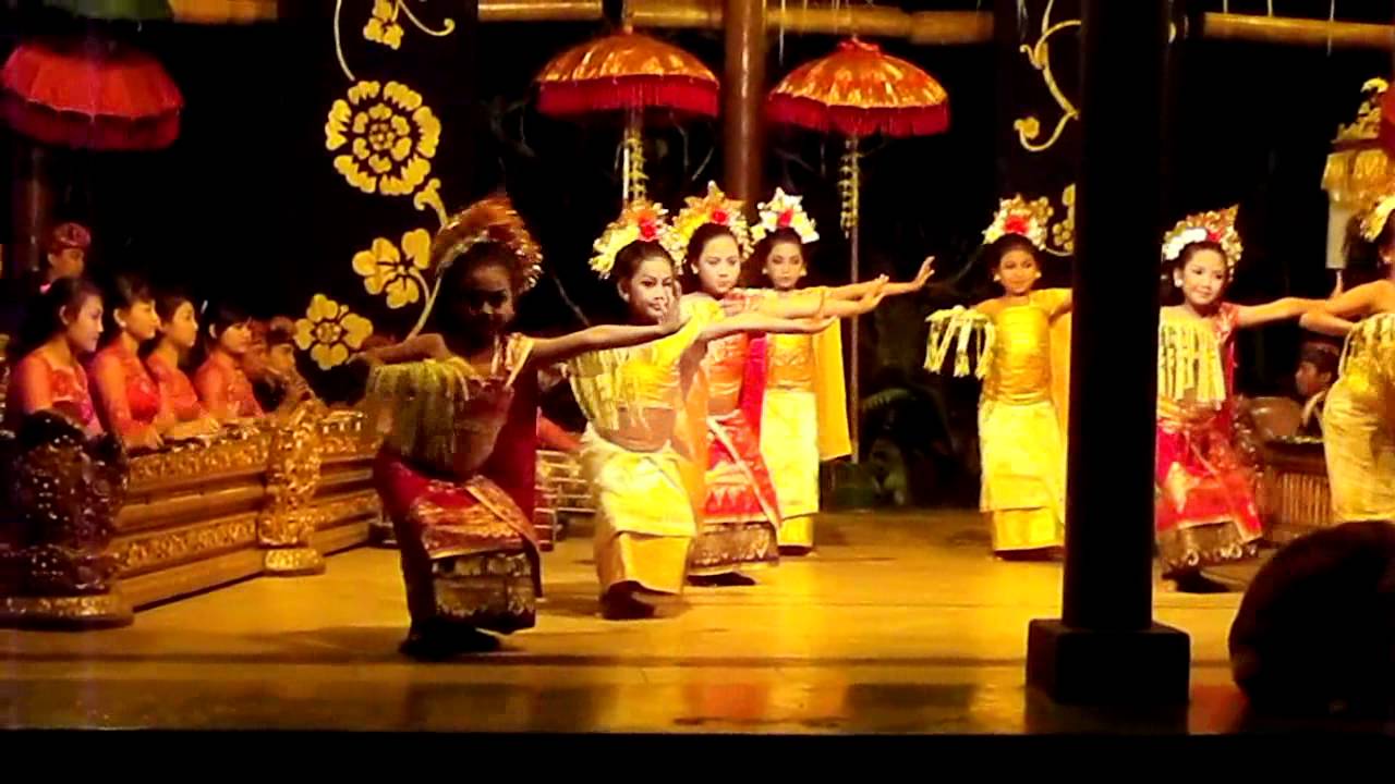 Balinese Children Dancers, Cudamani, Ubud - YouTube