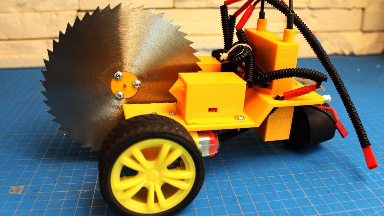 Robot with a saw for battle - YouTube