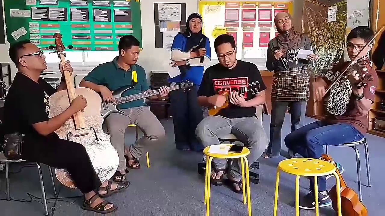 Keroncong Kacupeng - Guru-guru SMP YPJ Kuala Kencana - YouTube
