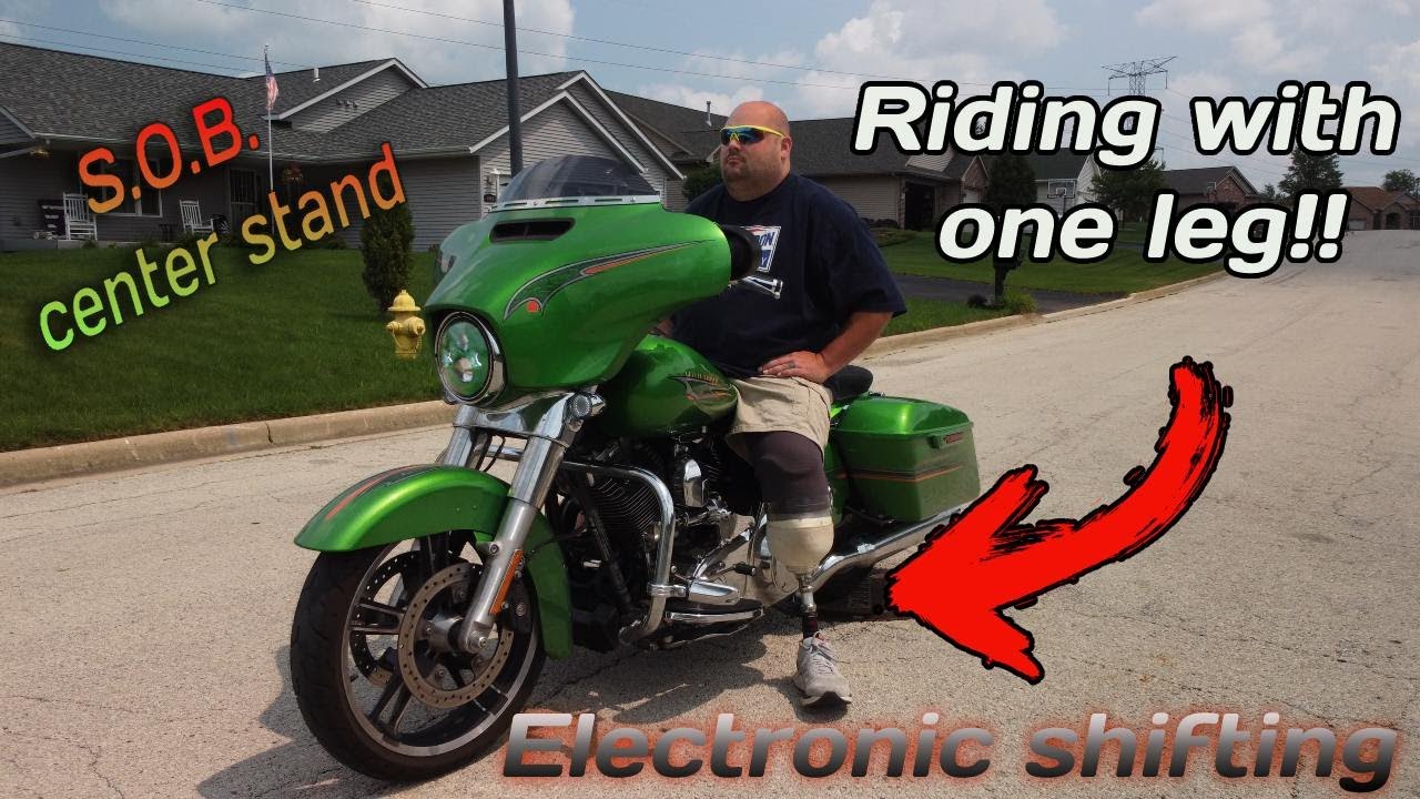 Guy rides a Streetglide with only one leg!!! - YouTube