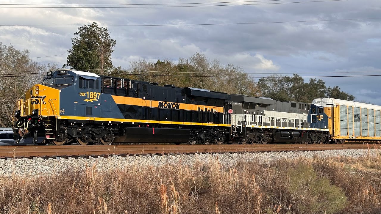 M208 sitting at Waycross w/ CSX 1897 and CSX 1853 | January 26, 2024 - YouTube